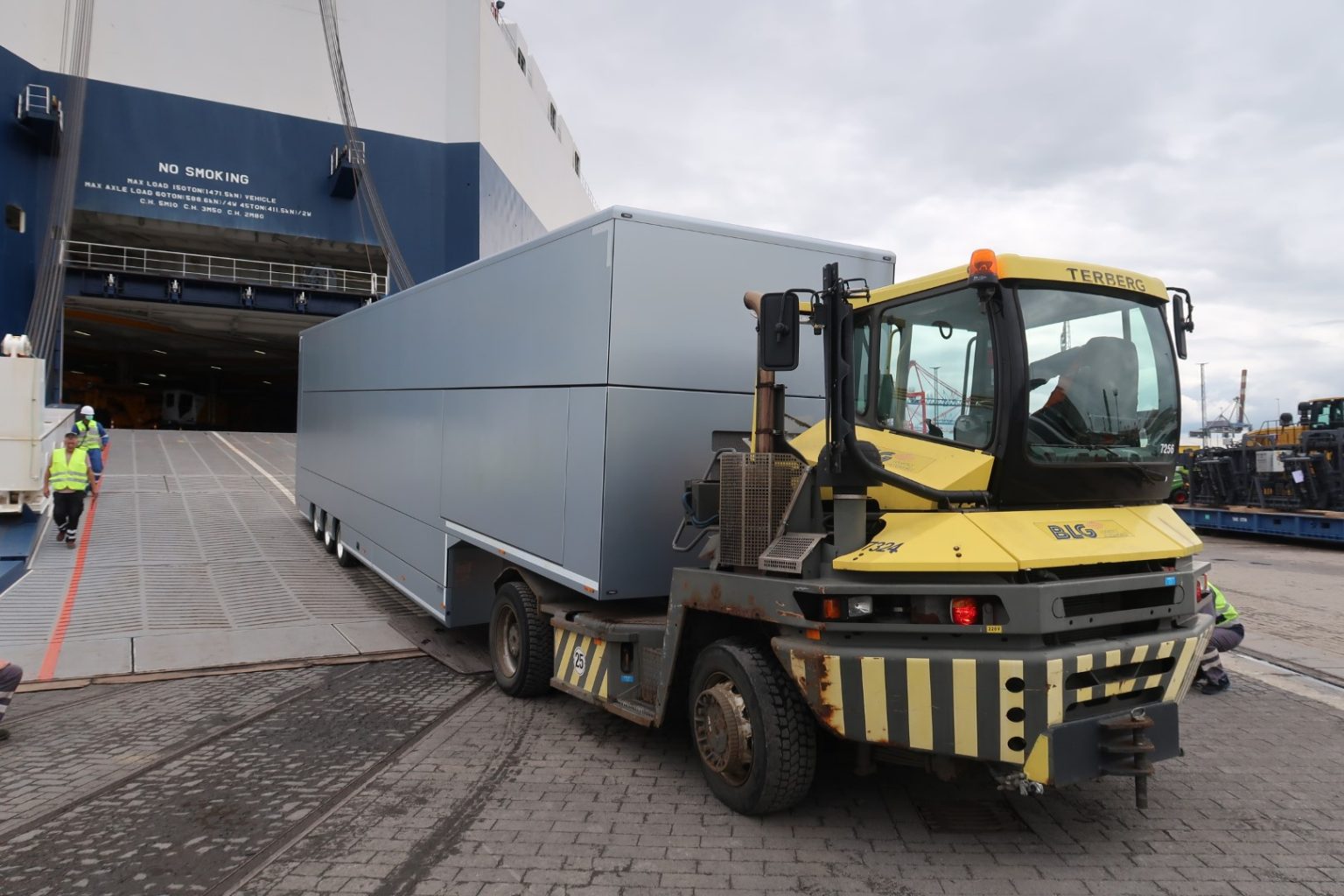 Motorhome for the 'All Japan GT Championship (JGTC)' - BRELOG GmbH